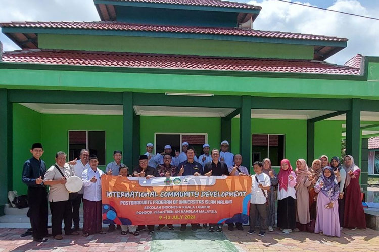 Pascasarjana Unisma Malang Pengabdian Masyarakat di Pondok Pesantren An ...